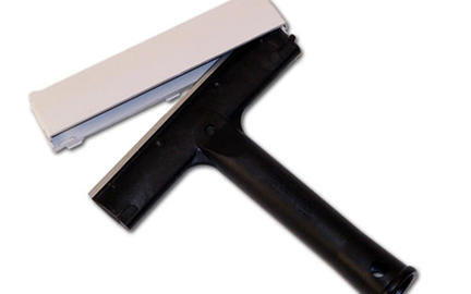 TRIUMPH SCRAPER-6" W/BLADE COVER | Solargard